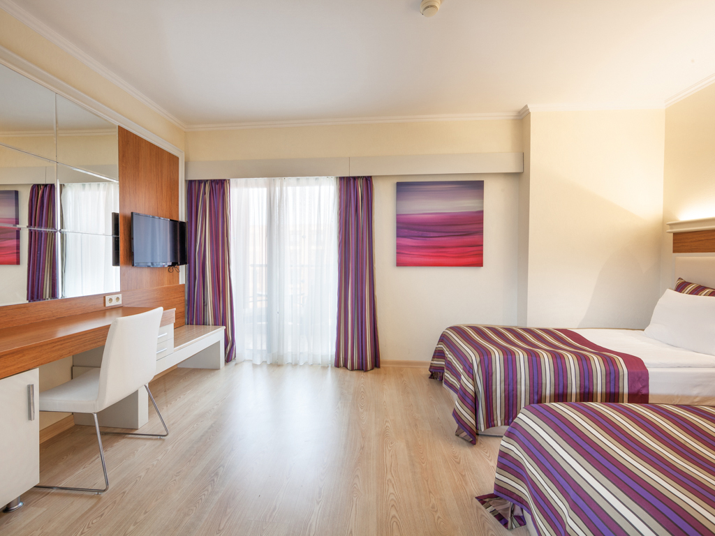 Pegasos Royal – Populært familiehotell med All Inclusive, badeland og ...